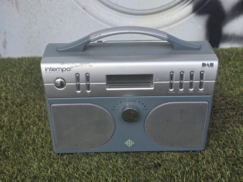 Prodaje se Intempo Digital DAB radio