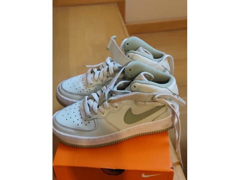 Nike duboke patike