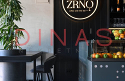 SAJAM, coffee&wine bar CRNO ZRNO, 86m² sa baštom