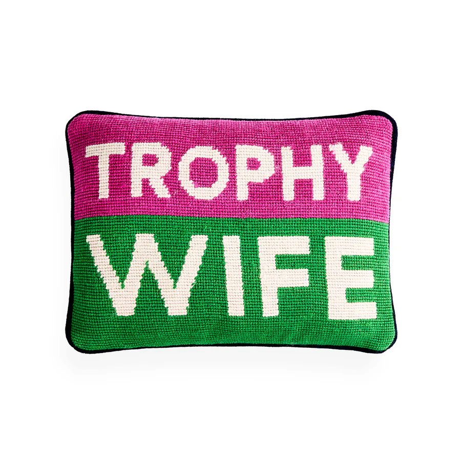 Jastuk // „Trophy Wife“