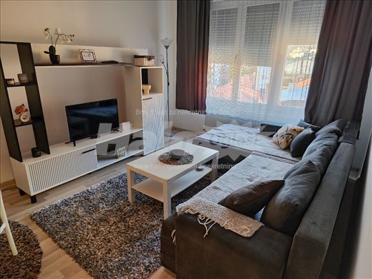 Stan na dan 40m2 / strogi centar grada