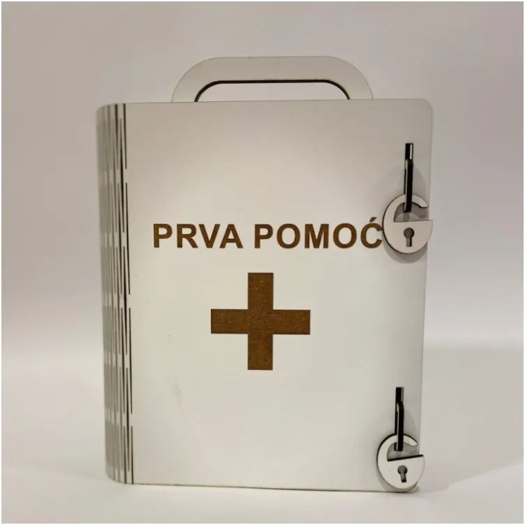 Kutija knjiga sa natpisom Prva pomoć