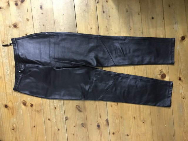 Kozne crne Mona pantalone br 13. (36)
