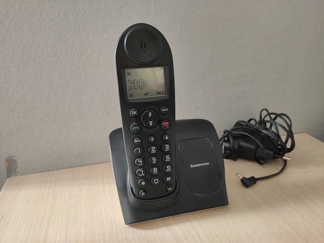 Lep bezicni fiksni telefon,povoljno,ispravan.