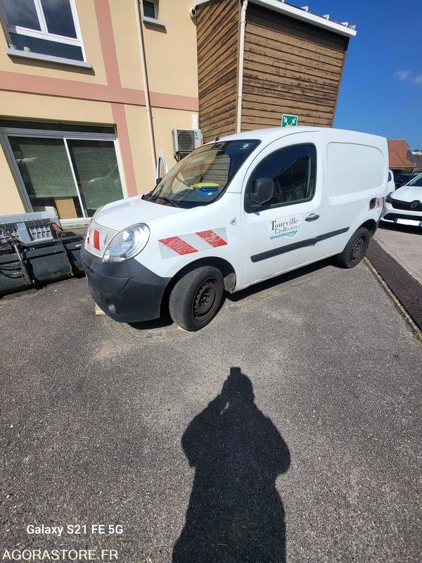 Prodaje se Renault KANGOO laki furgon na aukciji
