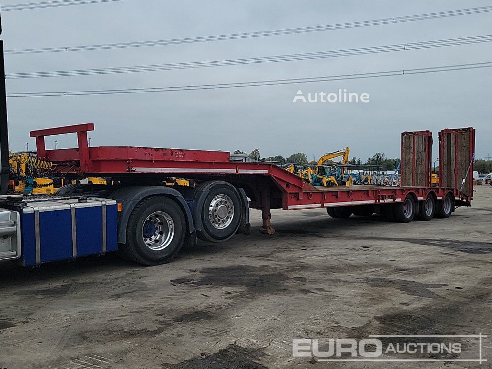 Prodaje se 2005 Cheiftain Tri Axle Stepframe Low Loader Trailer, Neck Ramps poluprikolicu sa niskom platformom na aukciji