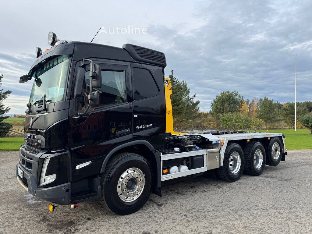 Prodaje se Volvo FM rol kiper sa kukom na aukciji