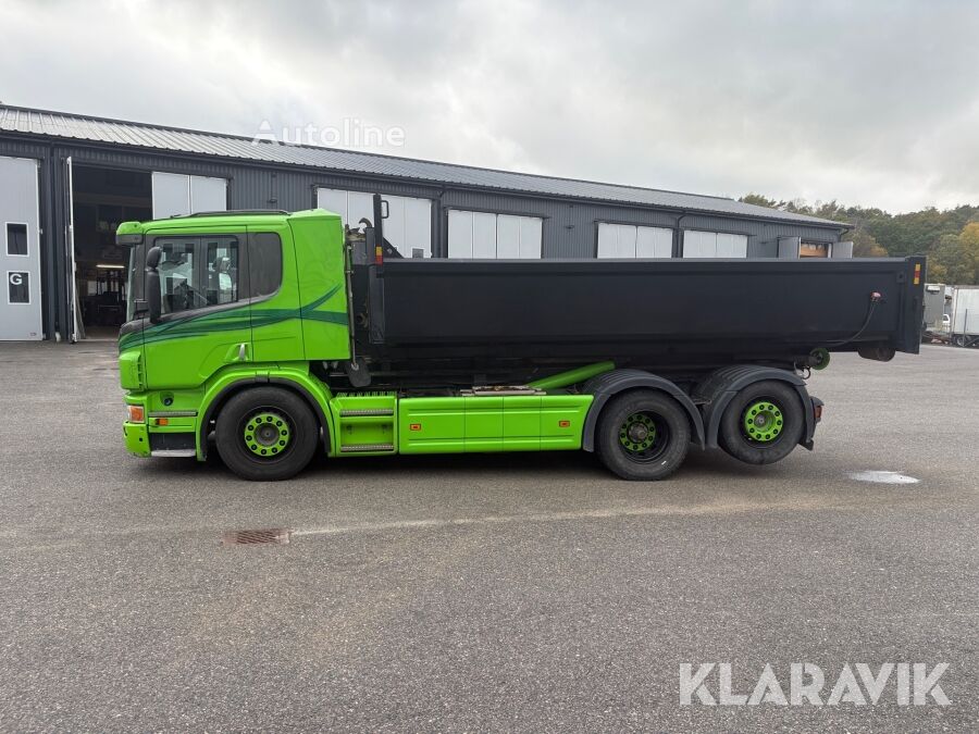 Prodaje se Scania P 320 6x2 rol kiper sa kukom na aukciji