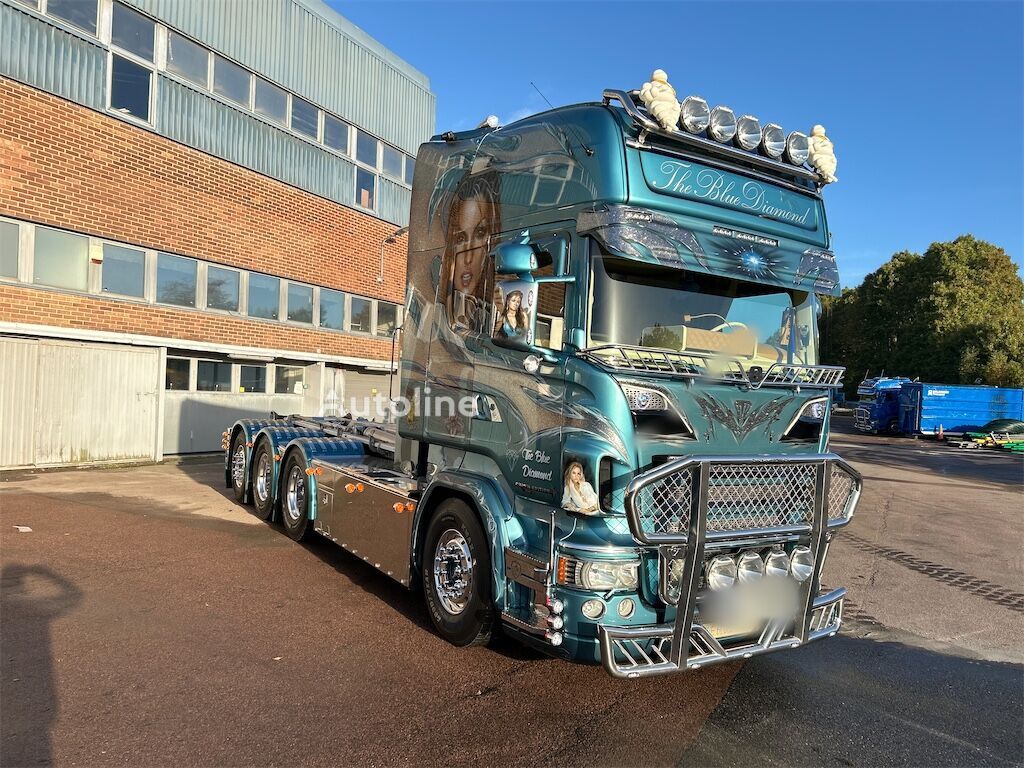 Prodaje se Scania R560LB HNB rol kiper sa kukom na aukciji