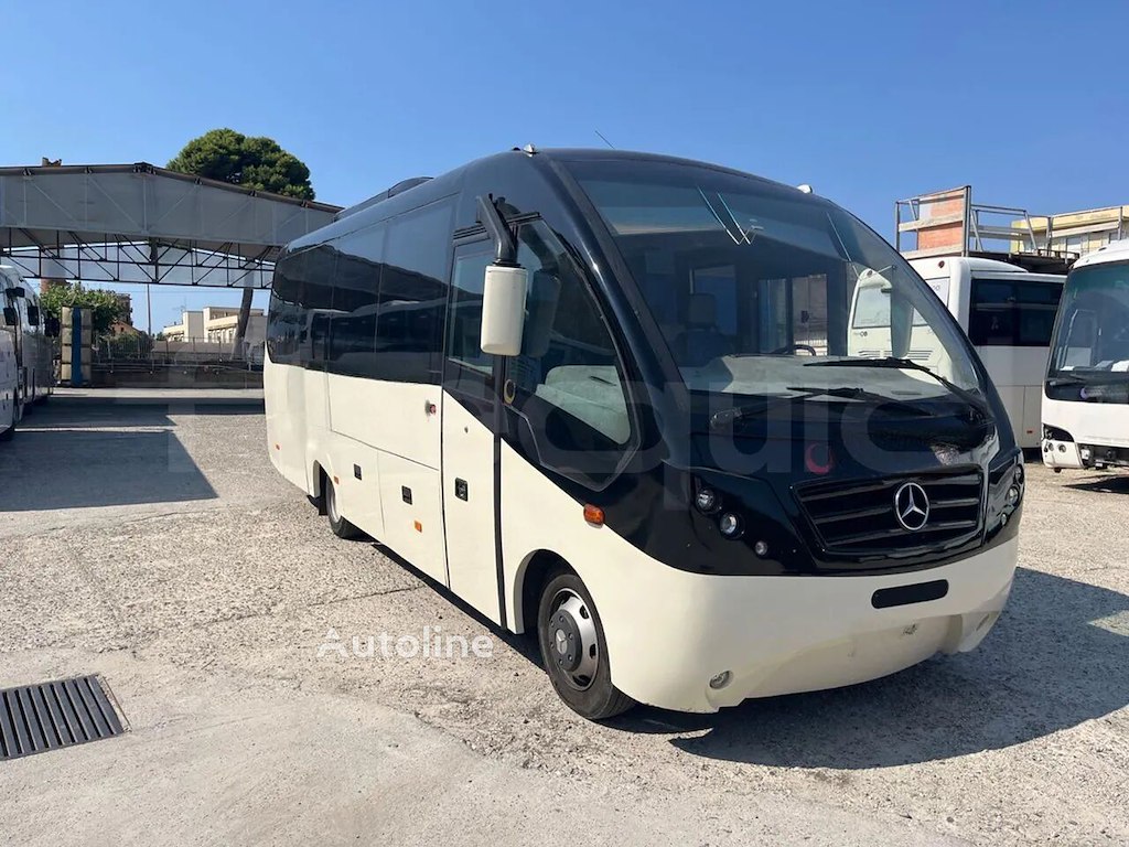 Mercedes-Benz MB 818 S turistički autobus