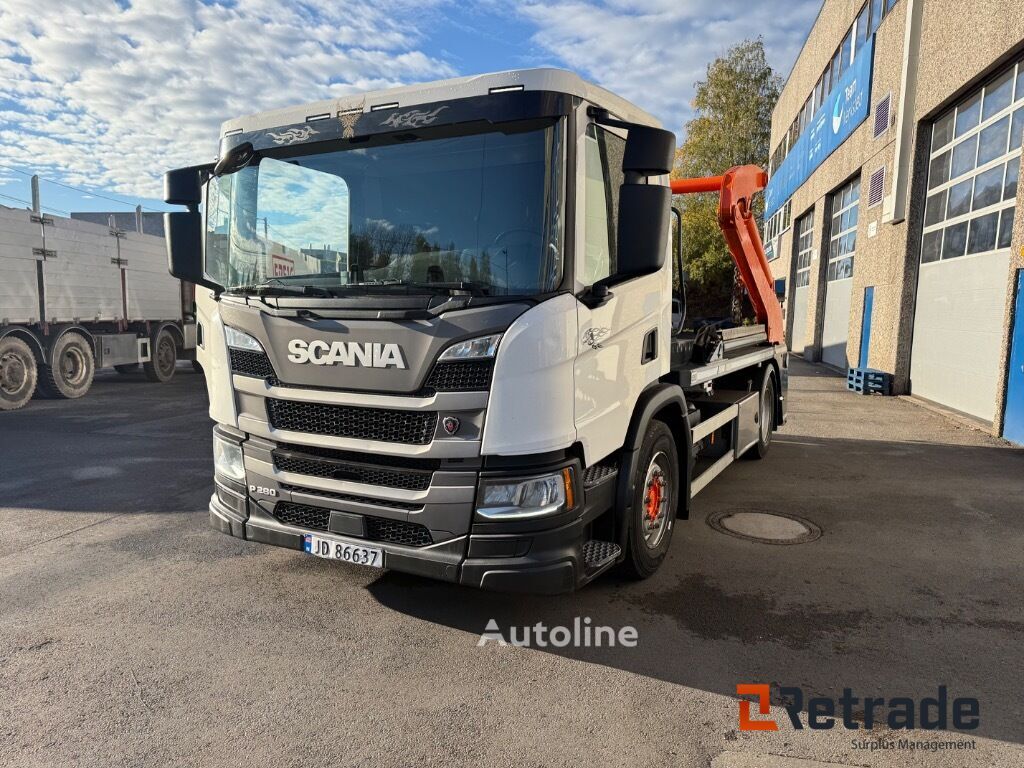 Prodaje se Scania P 280 podizač kontejnera na aukciji