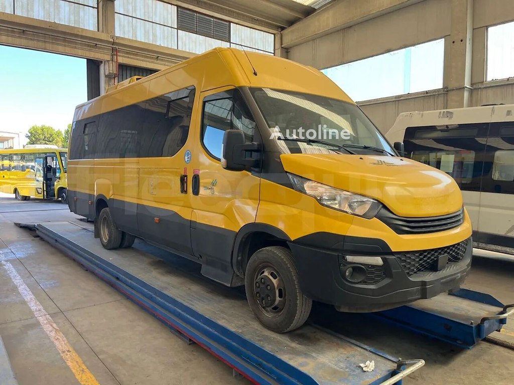 IVECO Daily prigradski autobus