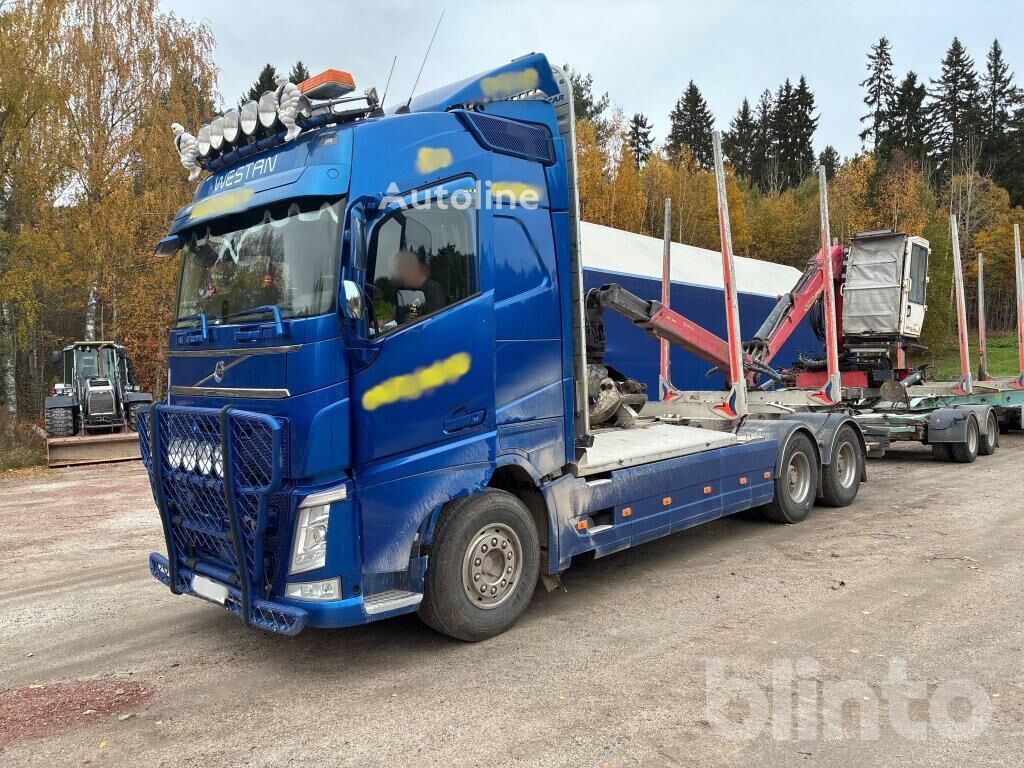 Prodaje se Volvo FH 64R izotermni kamion na aukciji + šumarska prikolica