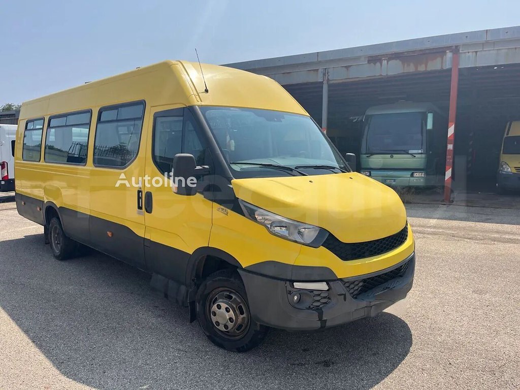 IVECO Daily prigradski autobus