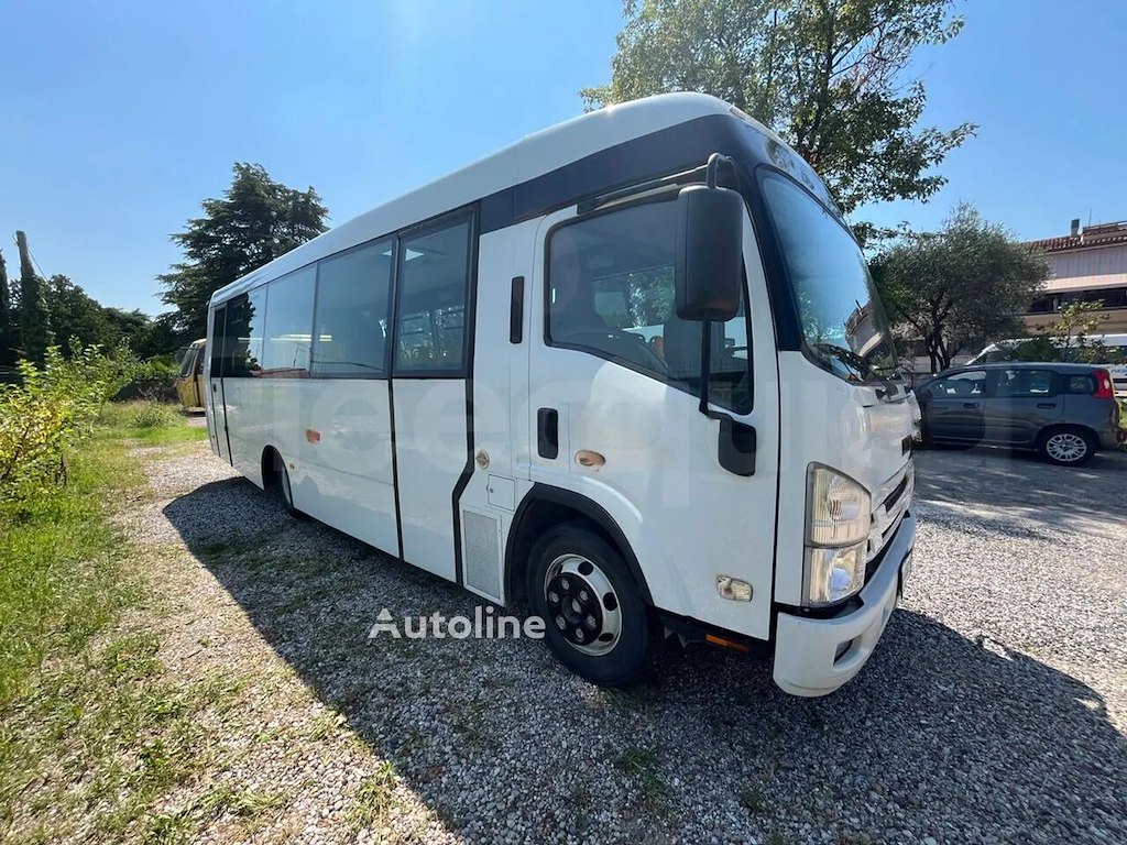 Isuzu P65 školski autobus