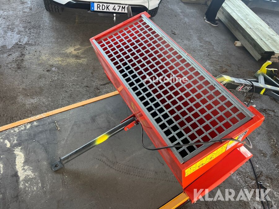 Prodaje se Kova S1001 vučeni posipač peska na aukciji