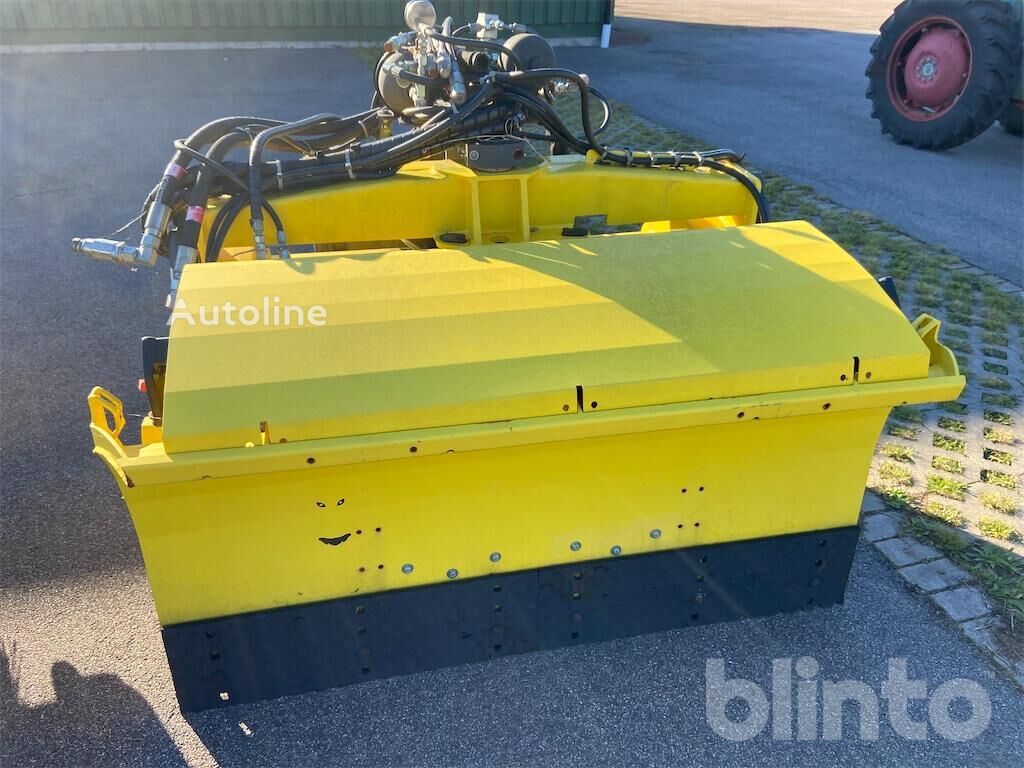 Prodaje se Multihog MPV 1600 četku za čišćenje ulica na aukciji