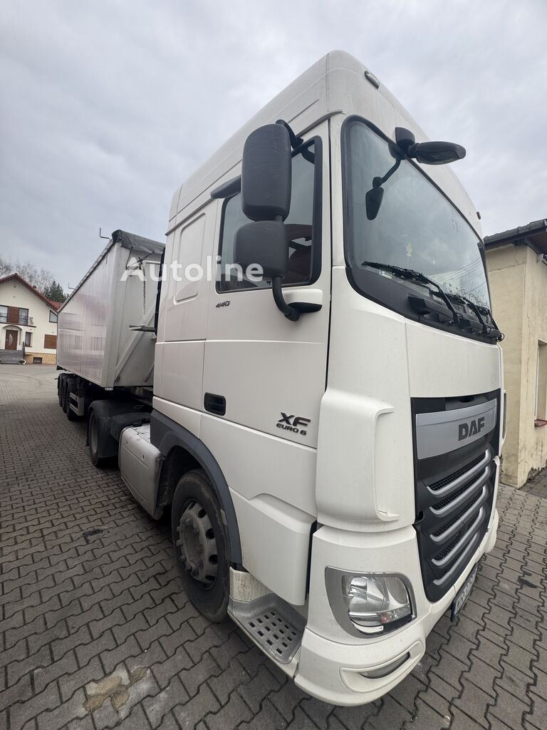 DAF XF 440 FT tegljač + poluprikolica za prevoz zrna