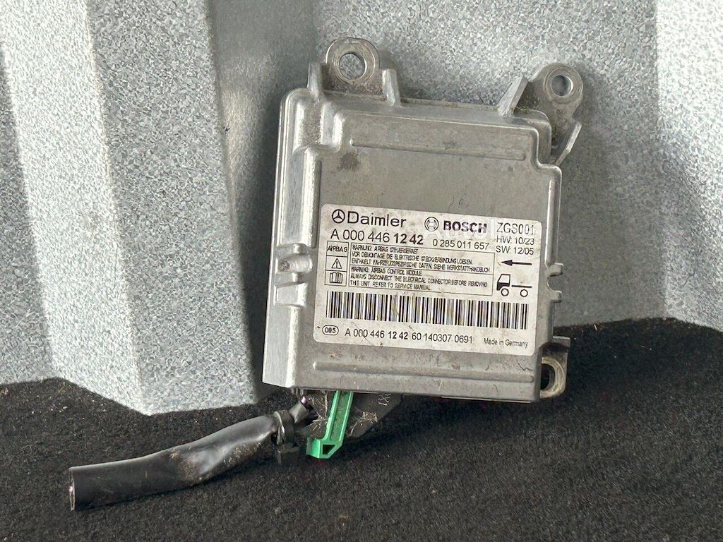 Daimler-Benz Bosch Airbag A 0004461242 senzor za Mercedes-Benz ACTROS MP4 tegljača