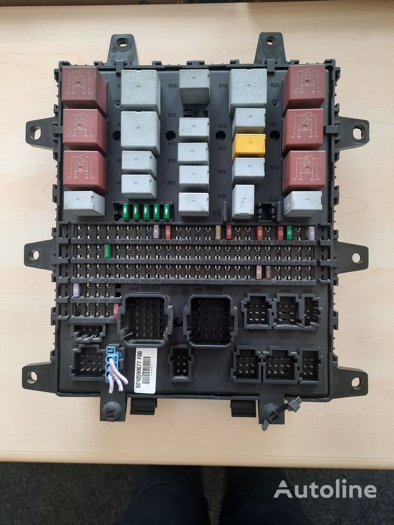 5010590677 F00 kutija s osiguračima za Renault MAGNUM tegljača