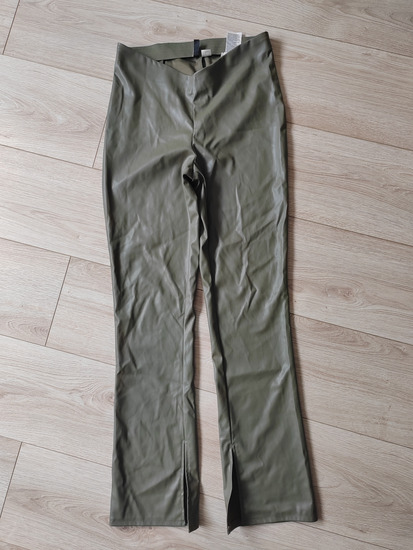 H&m kozne pantalone sa prorezima