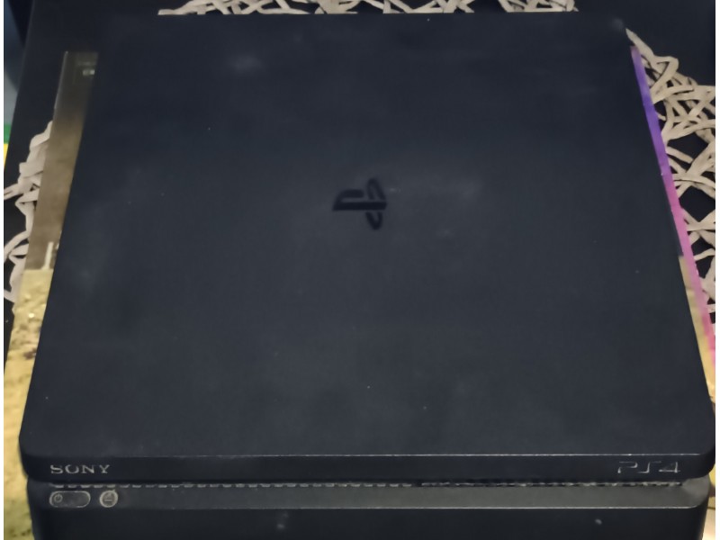 Sony PlayStation 4