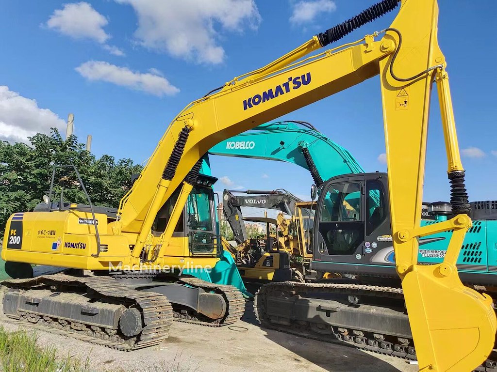 Komatsu PC200-8 bager guseničar