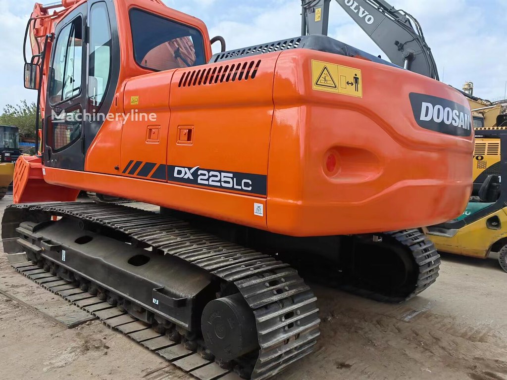 Doosan DX225 bager guseničar