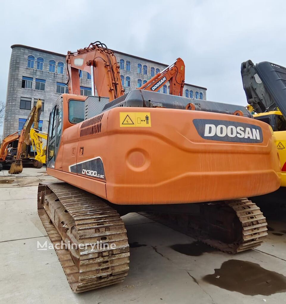 Doosan DX300 bager guseničar