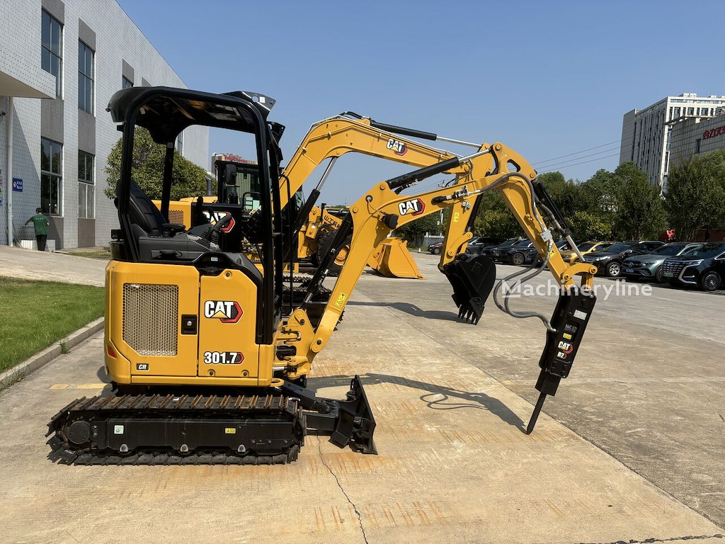 Novi Caterpillar 301.7CR mini bager