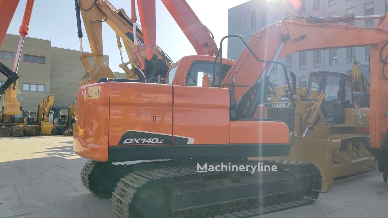 Doosan DX140 bager guseničar