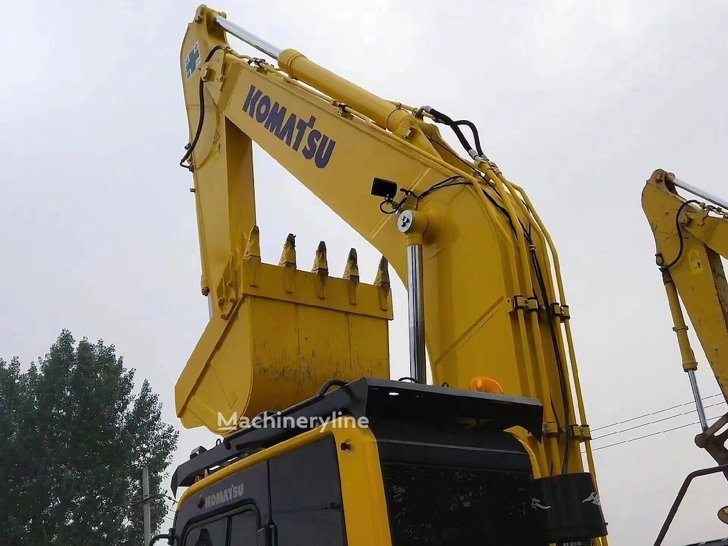 Komatsu PC240-8 bager guseničar