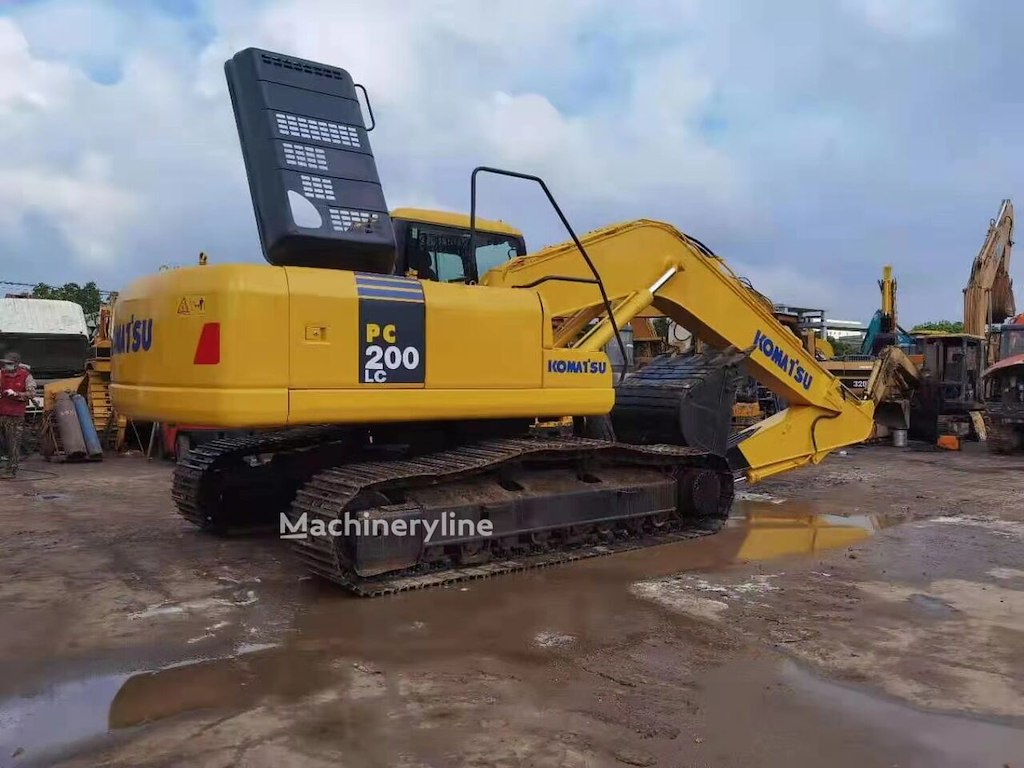 Komatsu PC220-6 bager guseničar