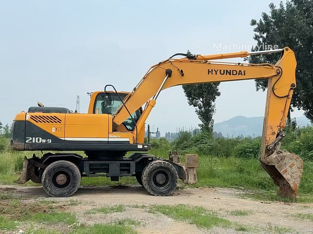 Hyundai R210W-9 bager točkaš