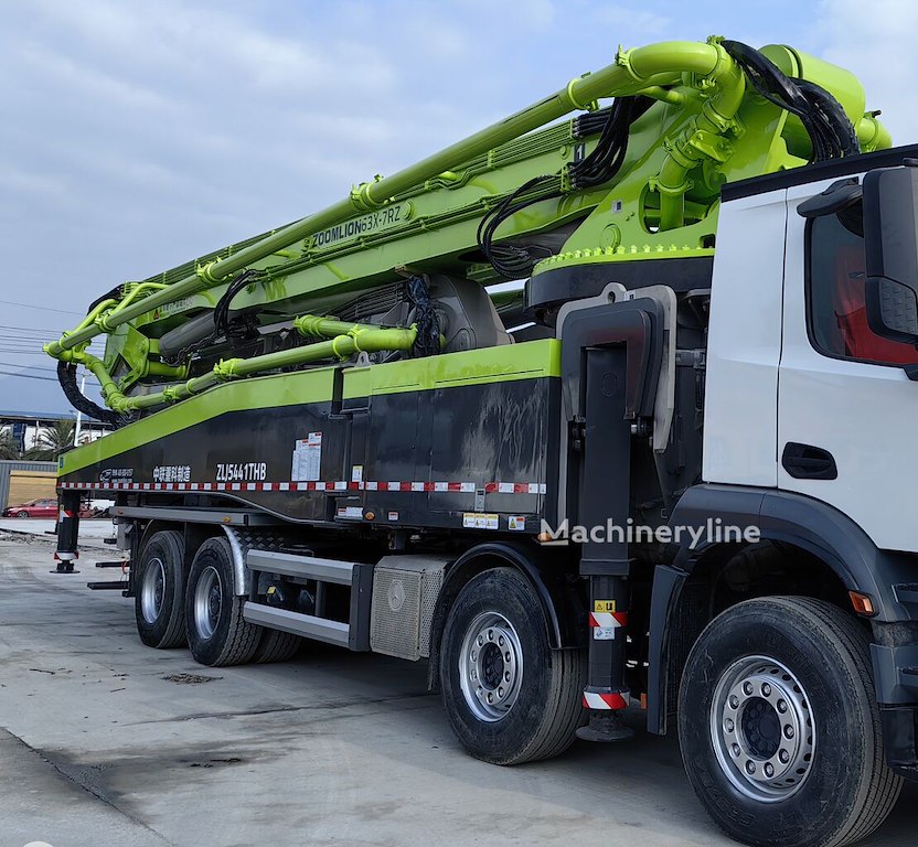 Zoomlion 63 na šasiji Mercedes-Benz Arocs 4143 pumpa za beton