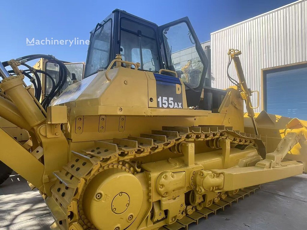 Komatsu D155 buldožer