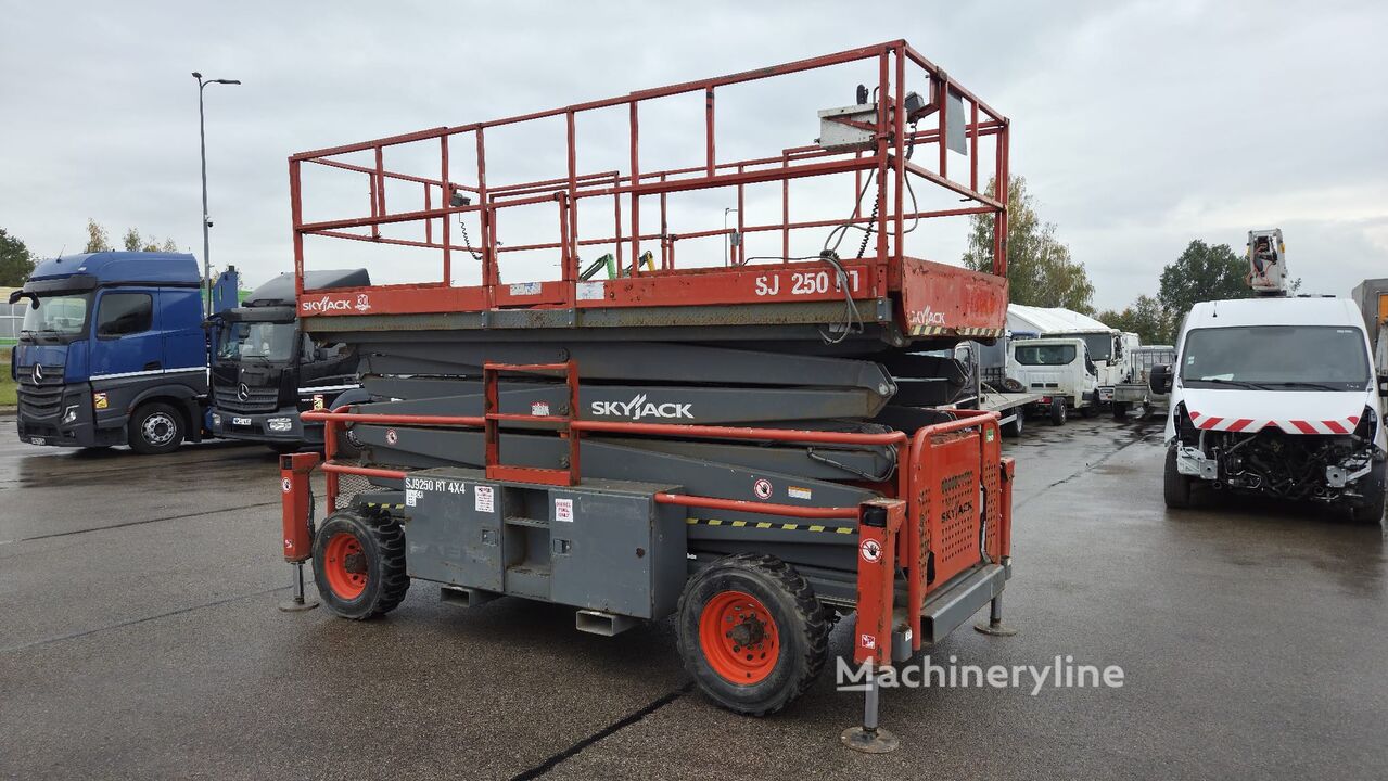 Skyjack SJ9250RT makazasta platforma