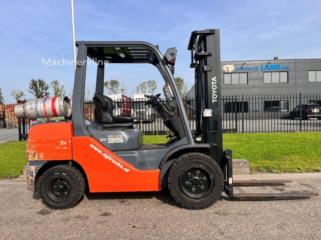 Toyota 02-8FGJF35 viljuškar na gas