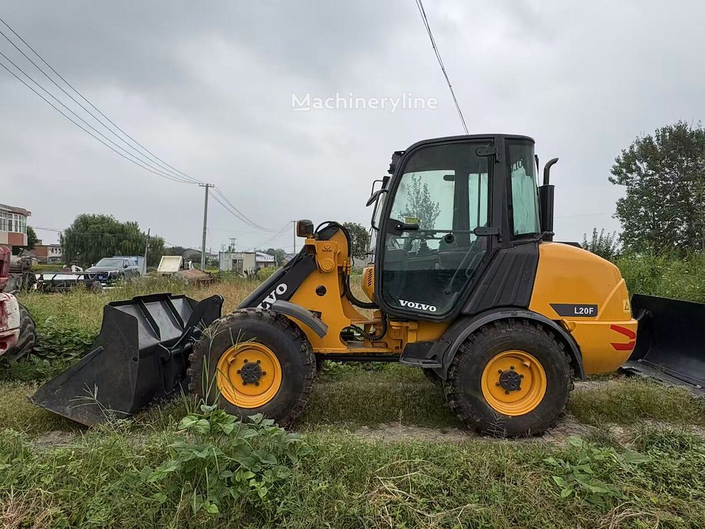 Volvo L20F multifunkcionalni utovarivač