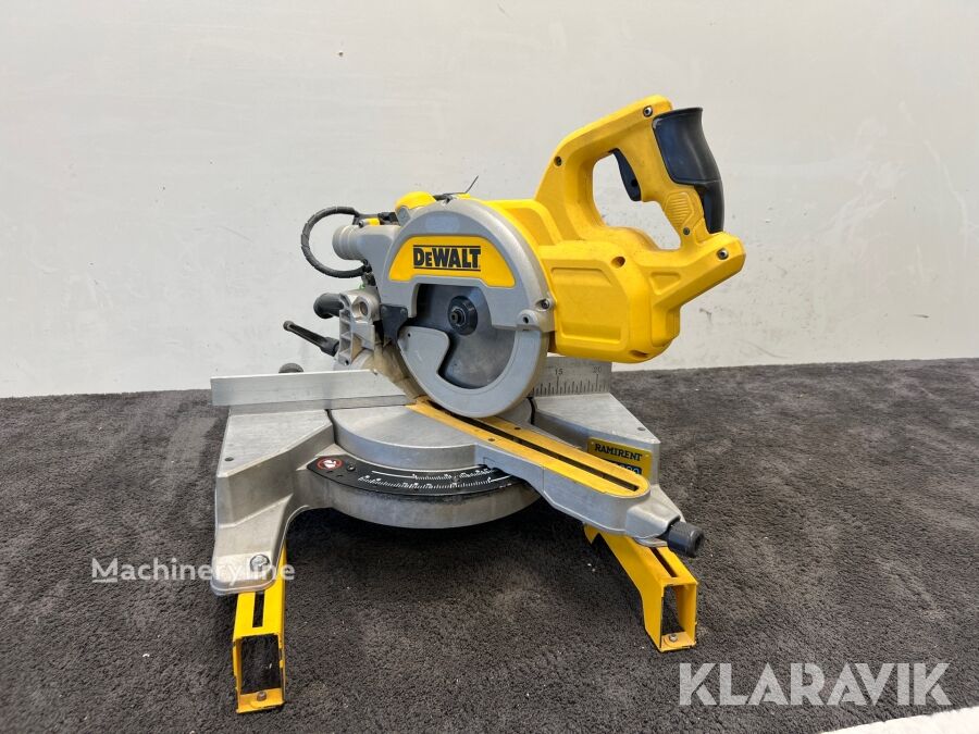Prodaje se DeWalt DWS777 kružnu testeru na aukciji