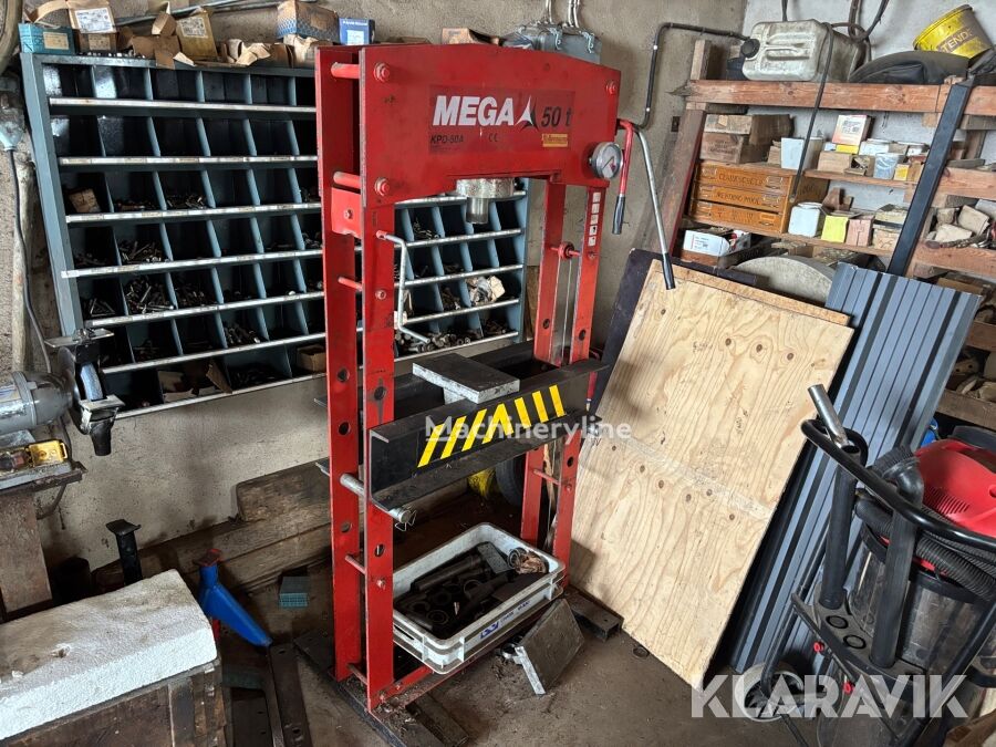 Prodaje se Mega KPD-50A drugu mašinu za obradu drveta na aukciji