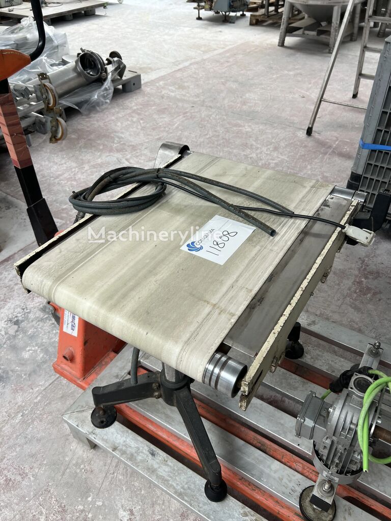 Trakasti transporter