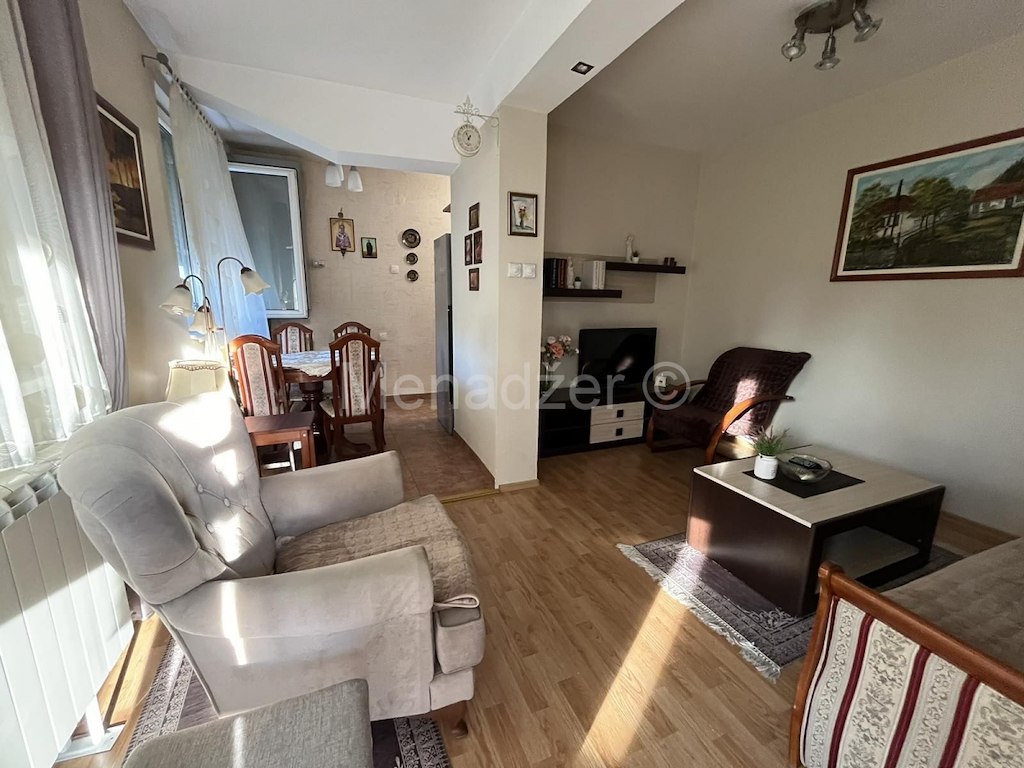 Izdavanje, Stan, 40m2 , Julino Brdo