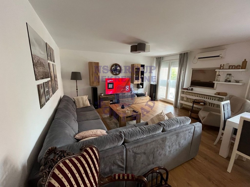 Kompletno renoviran, trosoban stan, svetao, Liman 3!