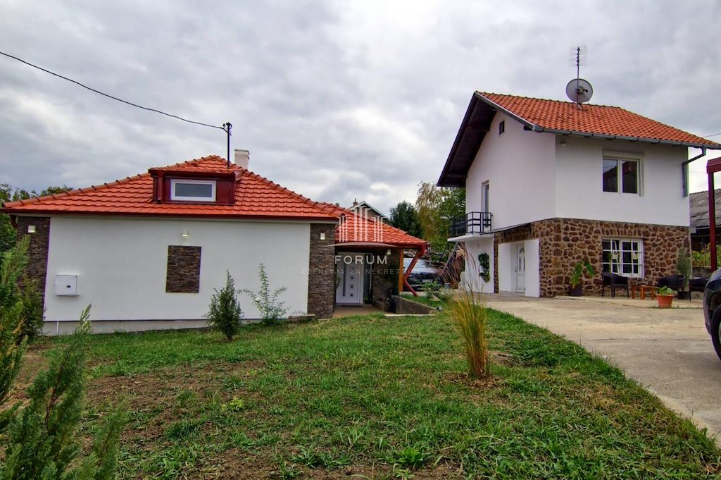 Odlična ponuda, 2 kuće u Čereviću