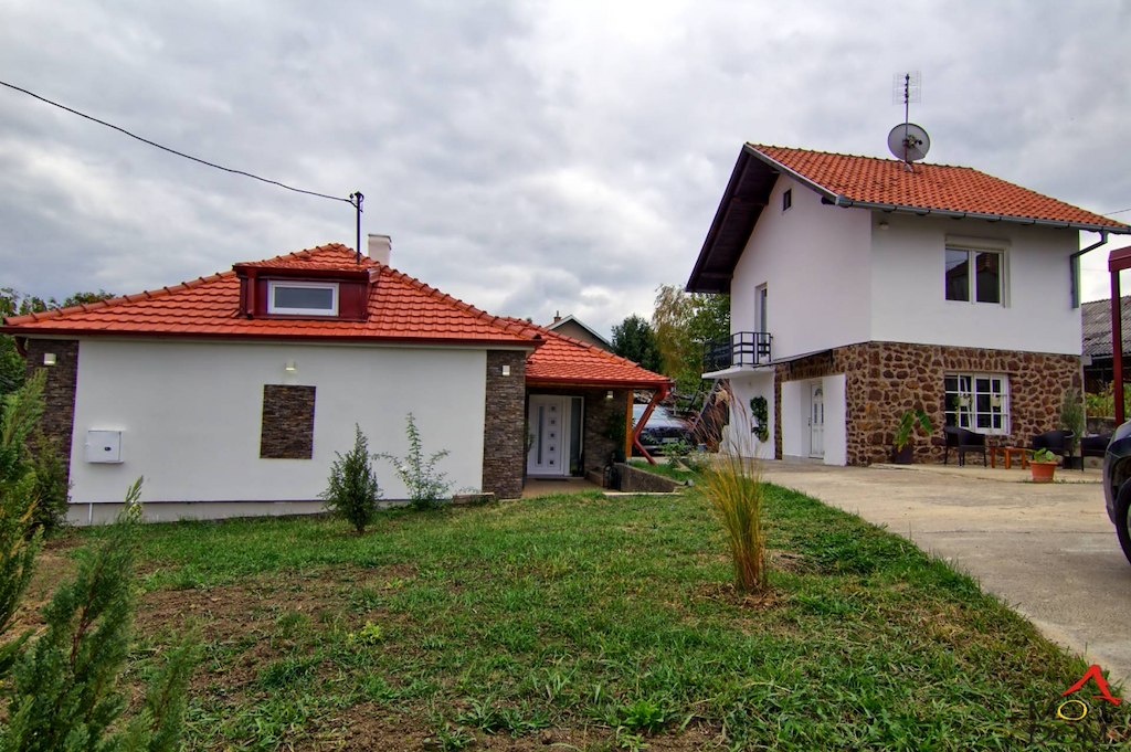 ČEREVIĆ - CENTAR - KUćA - 184 m2 - 168, 800€
