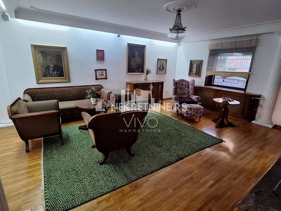 Kuća kvalitetne gradnje, moguće tri stambene jedinice ID#1742