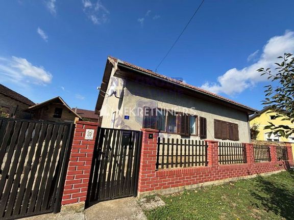 Odlična kuća u Budisavi!