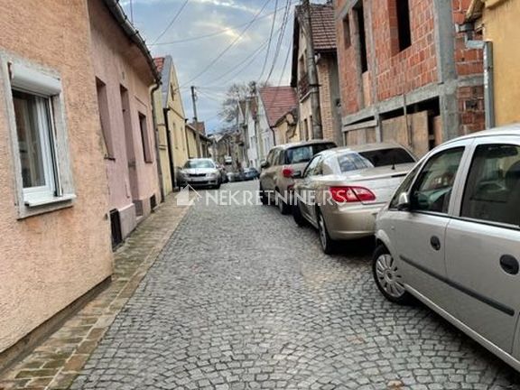 Zemun, Gardos, stara kuca 147m2, pomocni objkekti 17m2, dvoriste 65m2