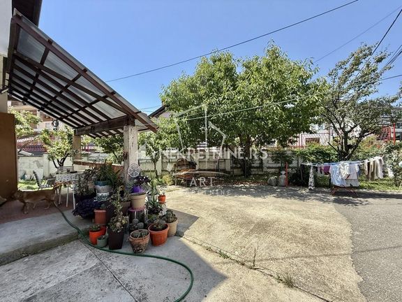Odlična kuća sa dvorištem, bruto površine 245 m2 ID#11731